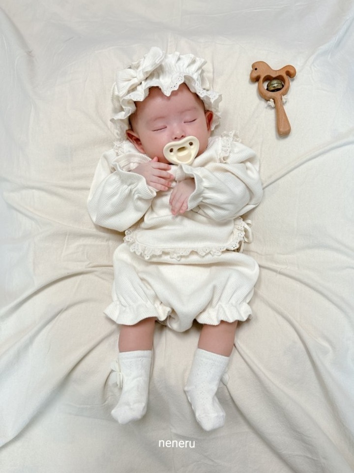 Luda Bodysuit with Bib Hat Flower - KKAMI